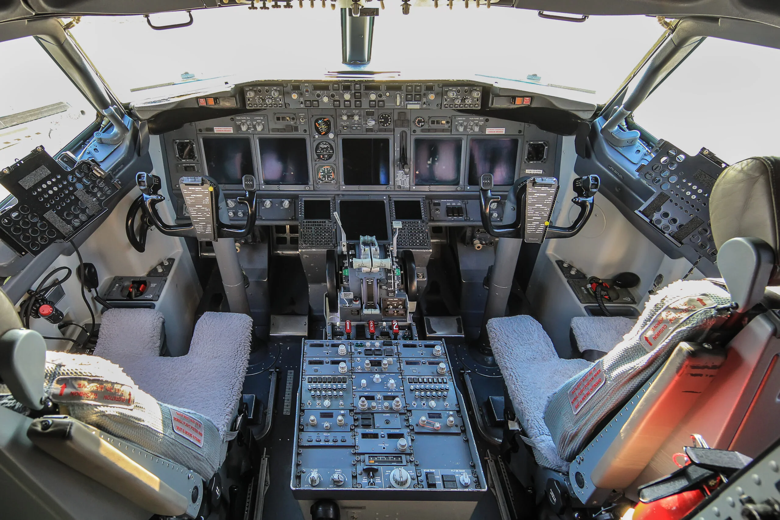 737 800 Simulator Cockpit